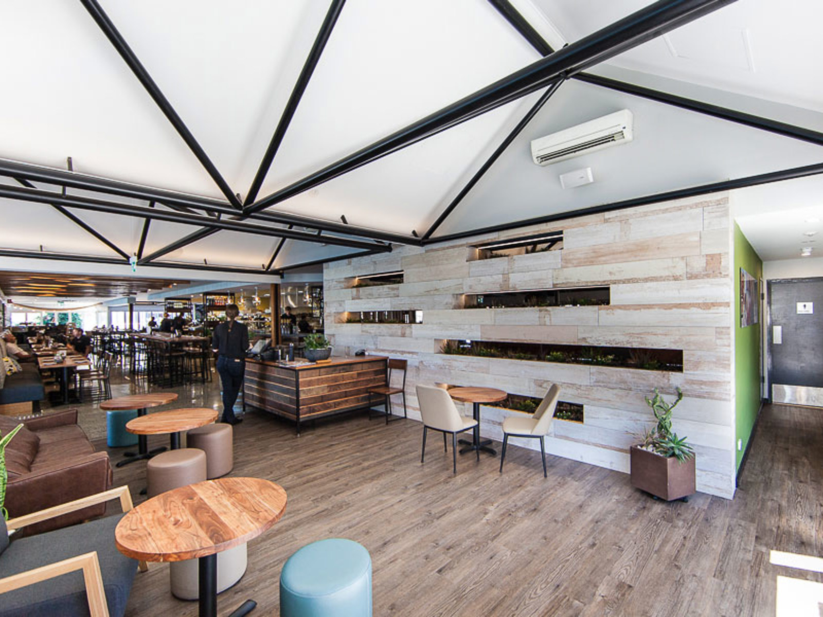 California Pizza | Hub Interiors